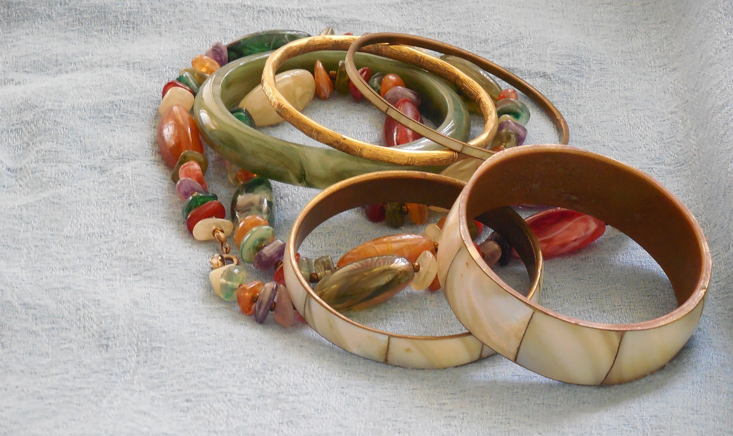 Make an Egyptian bracelet